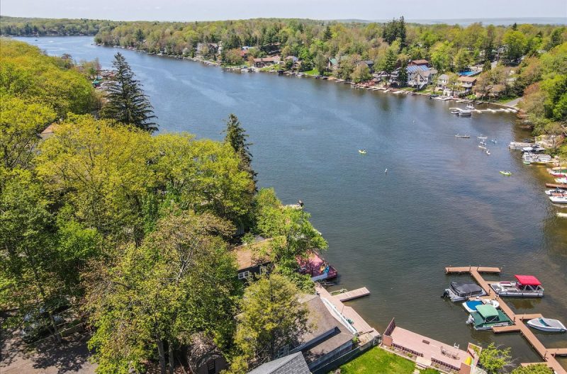 Mesmerising Villa/Castle for Rent with Indoor Pool in Poconos, PA (252 ...